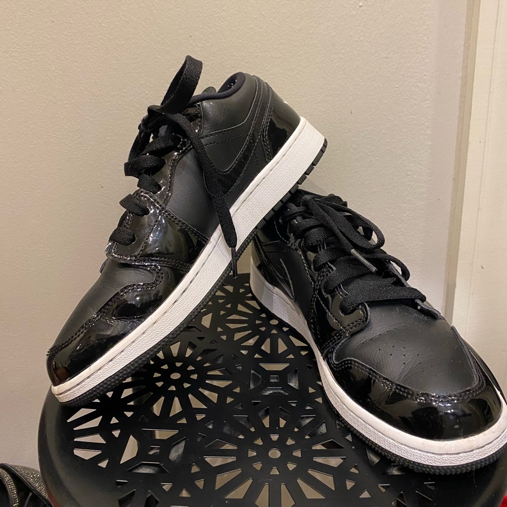 All Black Jordans - Gem